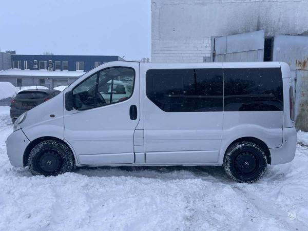 Grey Renault Trafic 2002 in Siauliai, with an engine capacity of 1.87 L and mileage of 330 thousand km for 3999 €, photo 6 on AUTOMOTO.COM.LV
