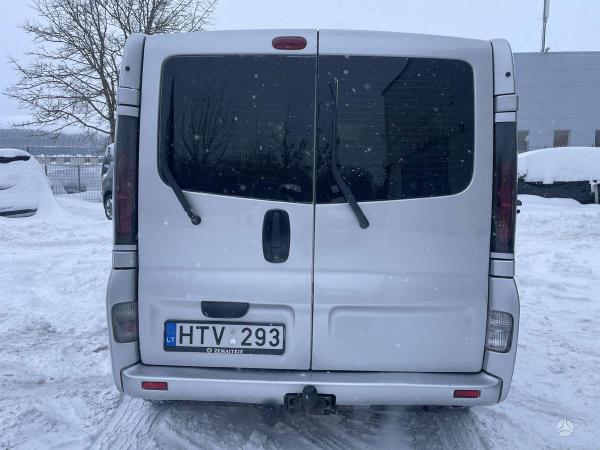 Grey Renault Trafic 2002 in Siauliai, with an engine capacity of 1.87 L and mileage of 330 thousand km for 3999 €, photo 8 on AUTOMOTO.COM.LV