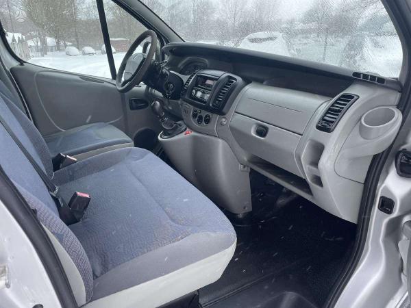 Grey Renault Trafic 2002 in Siauliai, with an engine capacity of 1.87 L and mileage of 330 thousand km for 3999 €, photo 10 on AUTOMOTO.COM.LV