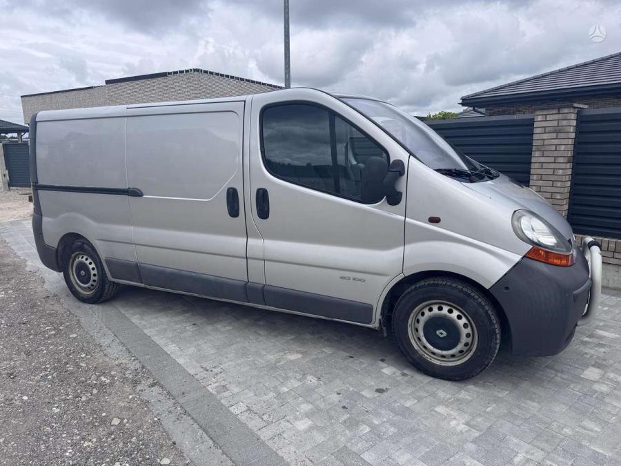 Grey Renault Trafic 2003 in Siauliai, with an engine capacity of 0.00 L and mileage of 324 thousand km for 2650 €, photo 1 on AUTOMOTO.COM.LV