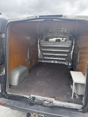 Grey Renault Trafic 2003 in Siauliai, with an engine capacity of 0.00 L and mileage of 324 thousand km for 2650 €, photo 6 on AUTOMOTO.COM.LV