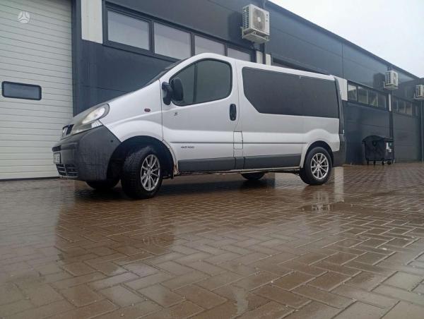 Pelēks Renault Trafic 2004 Panevēža, ar dzinēja tilpumu 1.90 L un nobraukumu 420 tūkst. km par 1999 €, foto 1 vietnē AUTOMOTO.COM.LV