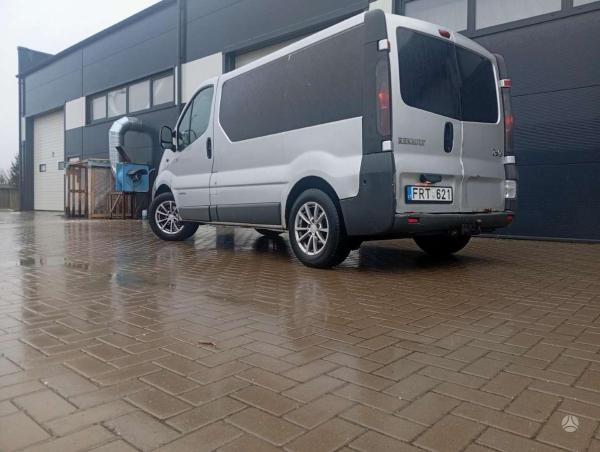 Pelēks Renault Trafic 2004 Panevēža, ar dzinēja tilpumu 1.90 L un nobraukumu 420 tūkst. km par 1999 €, foto 2 vietnē AUTOMOTO.COM.LV