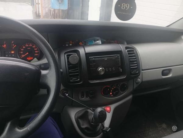 Pelēks Renault Trafic 2004 Panevēža, ar dzinēja tilpumu 1.90 L un nobraukumu 420 tūkst. km par 1999 €, foto 6 vietnē AUTOMOTO.COM.LV