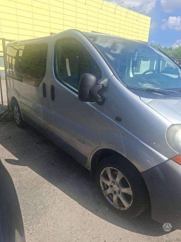Grey Renault Trafic 2005 in Vilnius, with an engine capacity of 1.87 L and mileage of 320 thousand km for 3200 €, photo 1 on AUTOMOTO.COM.LV