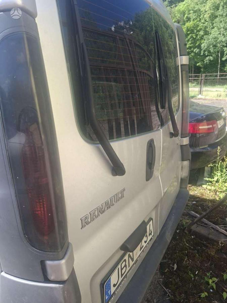 Pelēks Renault Trafic 2005 Viļņa, ar dzinēja tilpumu 1.87 L un nobraukumu 320 tūkst. km par 3200 €, foto 4 vietnē AUTOMOTO.COM.LV
