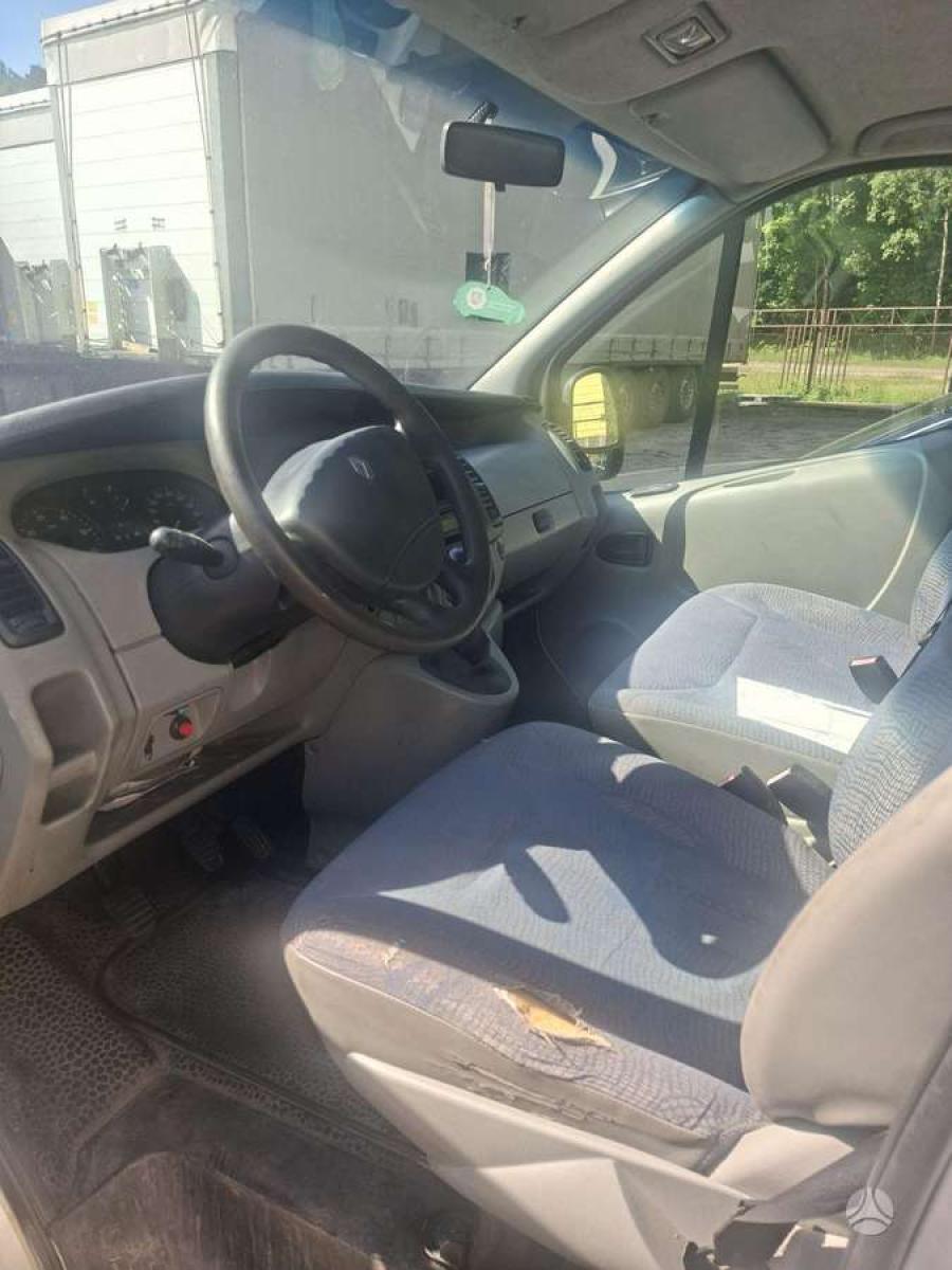 Pelēks Renault Trafic 2005 Viļņa, ar dzinēja tilpumu 1.87 L un nobraukumu 320 tūkst. km par 3200 €, foto 9 vietnē AUTOMOTO.COM.LV