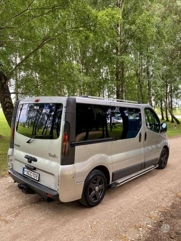 Grey Renault Trafic 2005 in Kelme, with an engine capacity of 2.50 L and mileage of 360 thousand km for 3900 €, photo 3 on AUTOMOTO.COM.LV