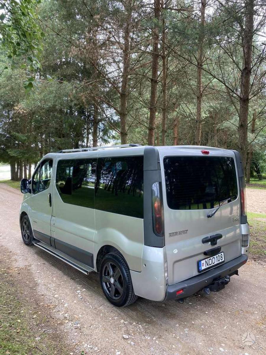 Grey Renault Trafic 2005 in Kelme, with an engine capacity of 2.50 L and mileage of 360 thousand km for 3900 €, photo 5 on AUTOMOTO.COM.LV