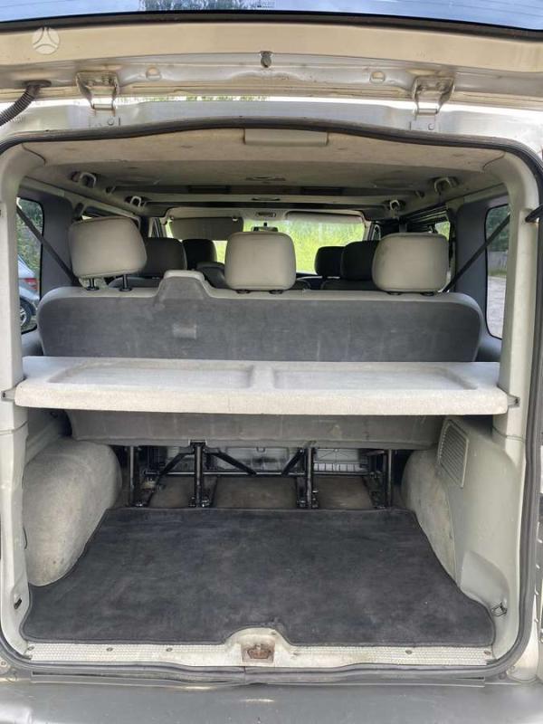 Grey Renault Trafic 2005 in Kelme, with an engine capacity of 2.50 L and mileage of 360 thousand km for 3900 €, photo 5 on AUTOMOTO.COM.LV
