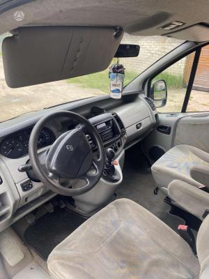 Grey Renault Trafic 2005 in Kelme, with an engine capacity of 2.50 L and mileage of 360 thousand km for 3900 €, photo 9 on AUTOMOTO.COM.LV