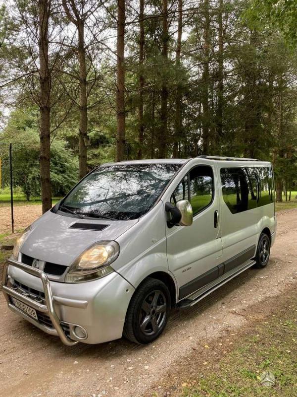 Pelēks Renault Trafic 2005 Kelmė, ar dzinēja tilpumu 2.50 L un nobraukumu 378 tūkst. km par 3450 €, foto 1 vietnē AUTOMOTO.COM.LV