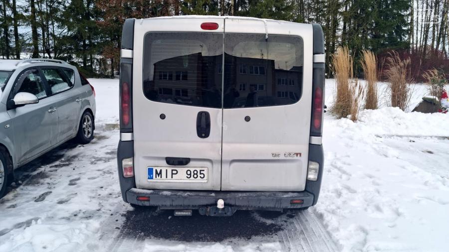 Grey Renault Trafic 2006 in Pasvalys, with an engine capacity of 1.90 L and mileage of 496 thousand km for 2450 €, photo 5 on AUTOMOTO.COM.LV