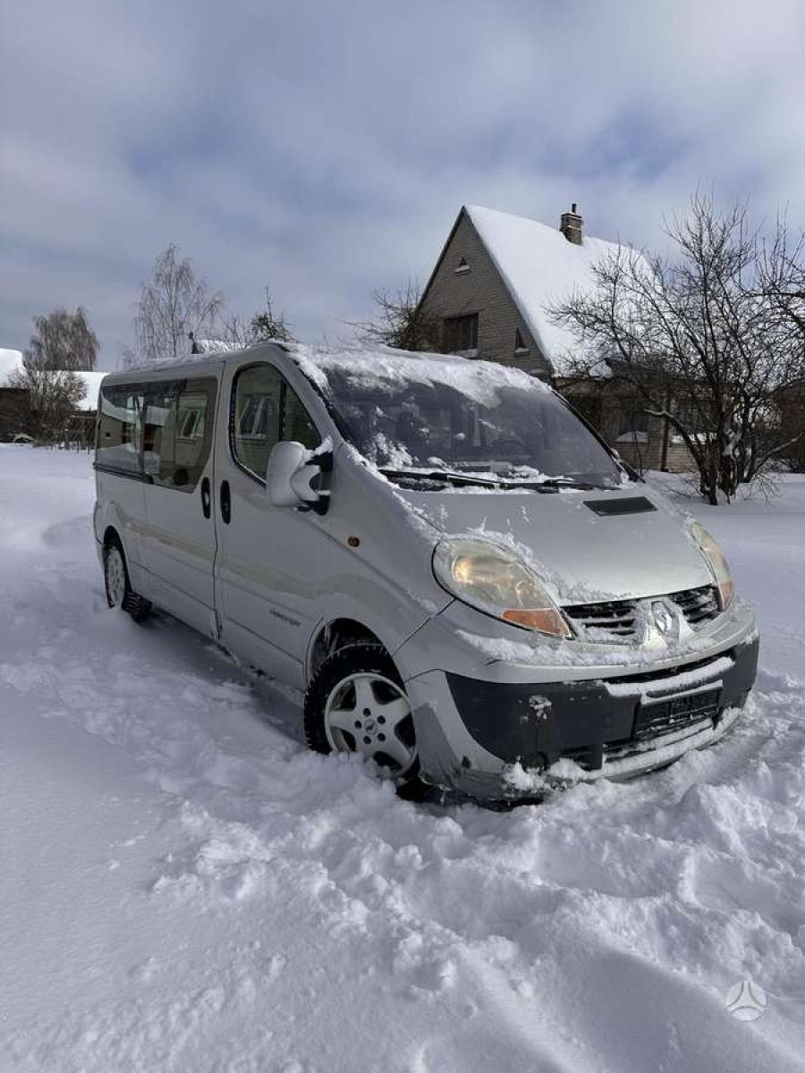 Grey Renault Trafic 2006 in Rokiskis, with an engine capacity of 2.00 L and mileage of 215 thousand km for 4600 €, photo 1 on AUTOMOTO.COM.LV