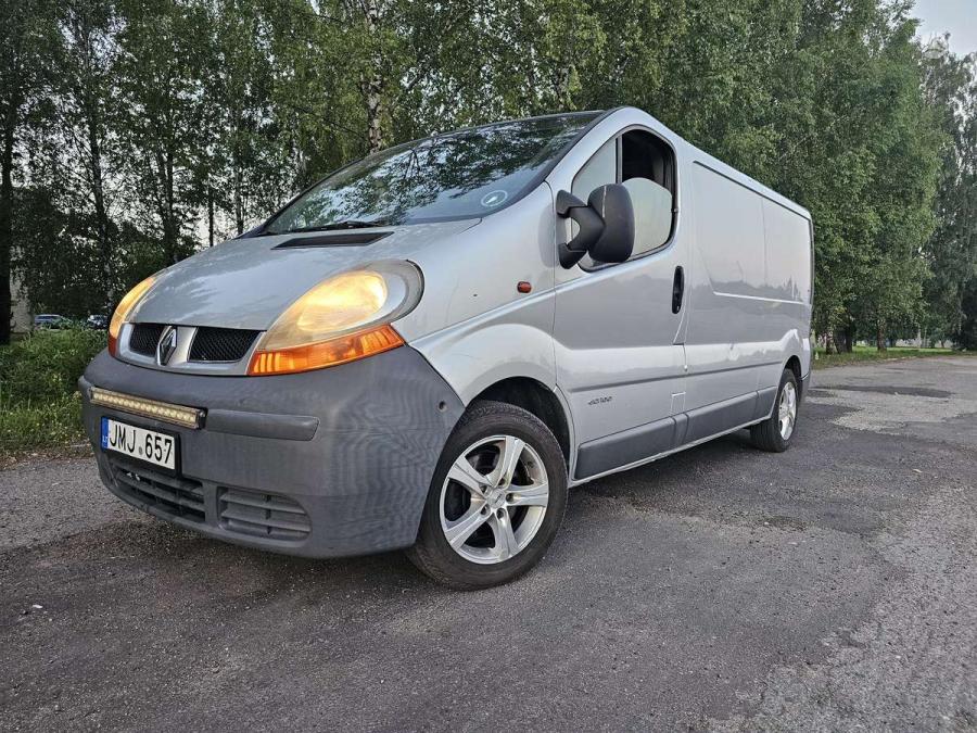 Grey Renault Trafic 2006 in Kupiskis, with an engine capacity of 1.90 L and mileage of 395 thousand km for 3300 €, photo 1 on AUTOMOTO.COM.LV