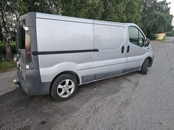 Grey Renault Trafic 2006 in Kupiskis, with an engine capacity of 1.90 L and mileage of 395 thousand km for 3300 €, photo 6 on AUTOMOTO.COM.LV