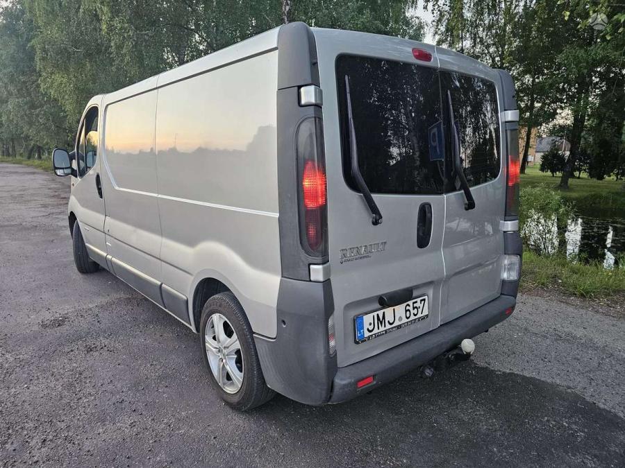 Grey Renault Trafic 2006 in Kupiskis, with an engine capacity of 1.90 L and mileage of 395 thousand km for 3300 €, photo 8 on AUTOMOTO.COM.LV