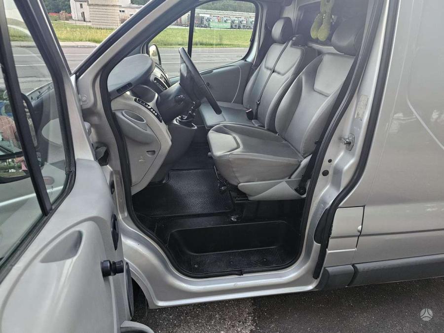 Grey Renault Trafic 2006 in Kupiskis, with an engine capacity of 1.90 L and mileage of 395 thousand km for 3300 €, photo 10 on AUTOMOTO.COM.LV