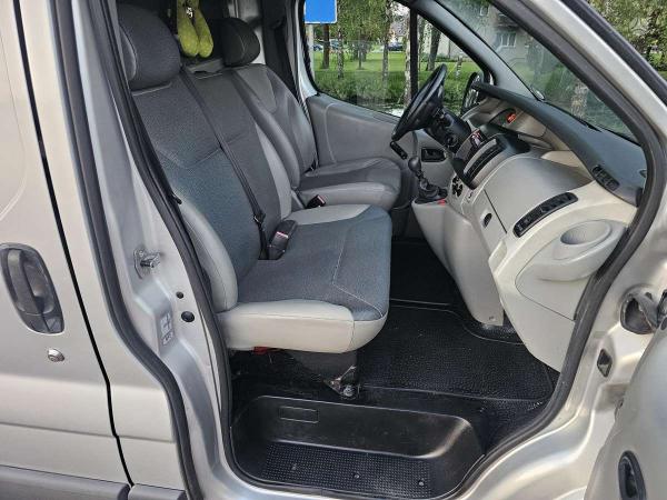Grey Renault Trafic 2006 in Kupiskis, with an engine capacity of 1.90 L and mileage of 395 thousand km for 3300 €, photo 10 on AUTOMOTO.COM.LV