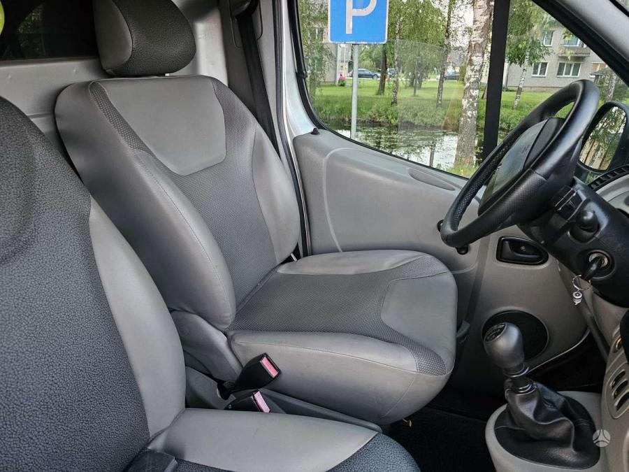 Grey Renault Trafic 2006 in Kupiskis, with an engine capacity of 1.90 L and mileage of 395 thousand km for 3300 €, photo 12 on AUTOMOTO.COM.LV