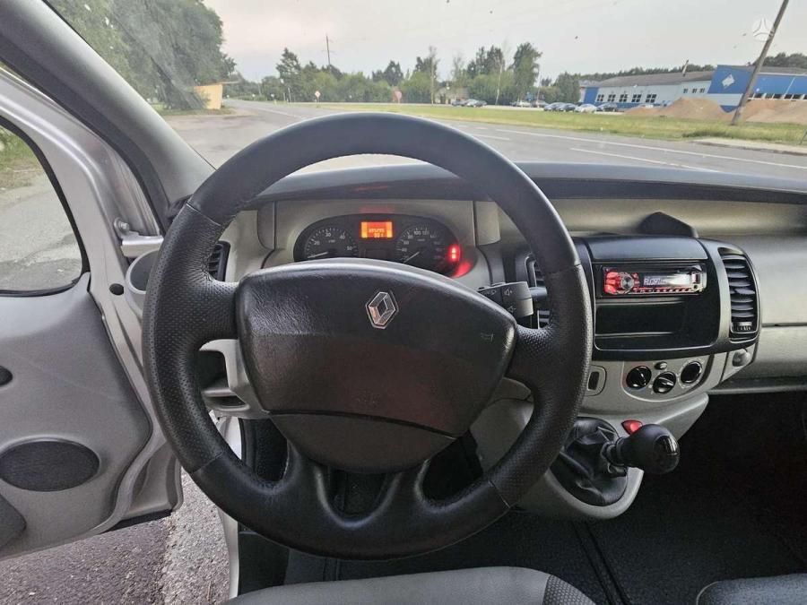 Grey Renault Trafic 2006 in Kupiskis, with an engine capacity of 1.90 L and mileage of 395 thousand km for 3300 €, photo 13 on AUTOMOTO.COM.LV