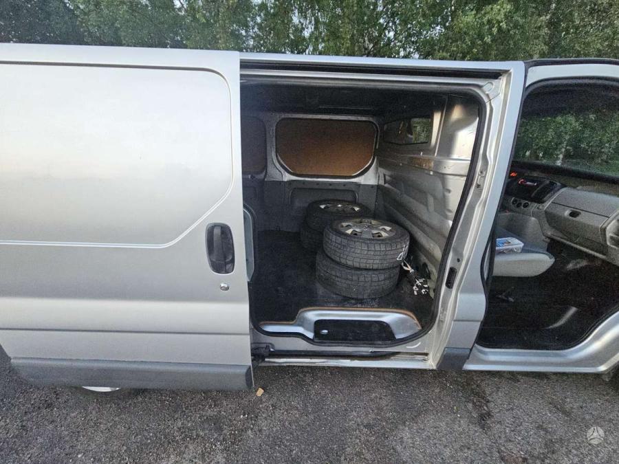 Grey Renault Trafic 2006 in Kupiskis, with an engine capacity of 1.90 L and mileage of 395 thousand km for 3300 €, photo 15 on AUTOMOTO.COM.LV
