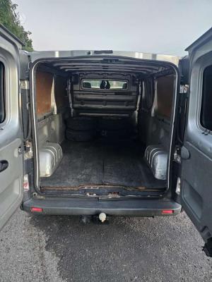 Grey Renault Trafic 2006 in Kupiskis, with an engine capacity of 1.90 L and mileage of 395 thousand km for 3300 €, photo 19 on AUTOMOTO.COM.LV