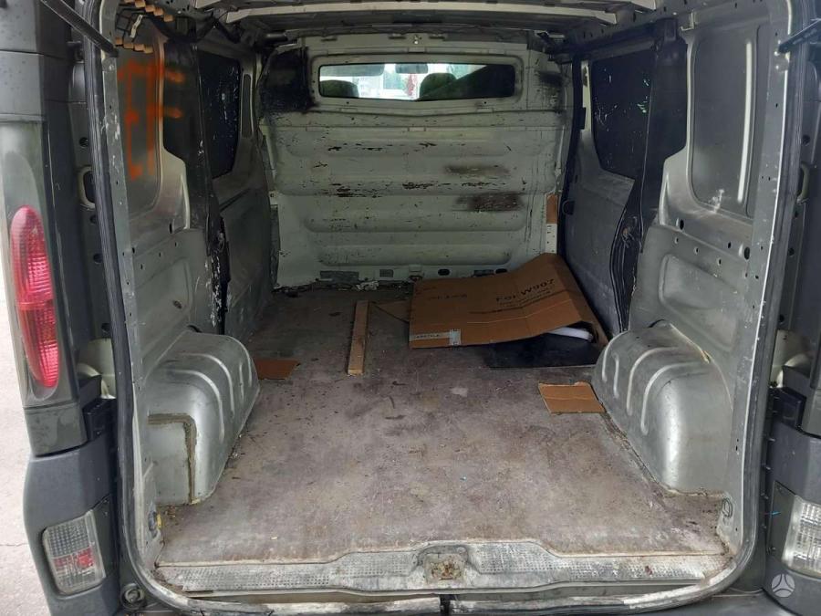 Pelēks Renault Trafic 2006 Ukmergė, ar dzinēja tilpumu 1.90 L un nobraukumu 200 tūkst. km par 2500 €, foto 13 vietnē AUTOMOTO.COM.LV