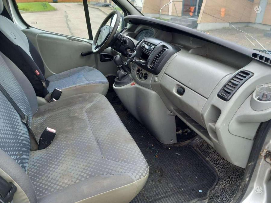 Grey Renault Trafic 2006 in Ukmerge, with an engine capacity of 1.90 L and mileage of 200 thousand km for 2500 €, photo 8 on AUTOMOTO.COM.LV
