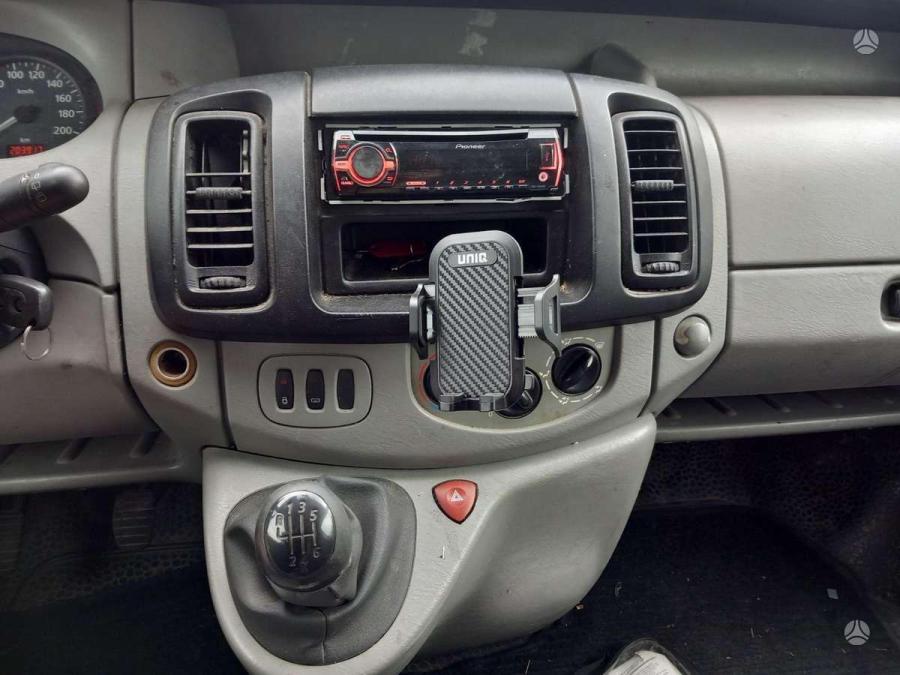 Grey Renault Trafic 2006 in Ukmerge, with an engine capacity of 1.90 L and mileage of 200 thousand km for 2500 €, photo 9 on AUTOMOTO.COM.LV