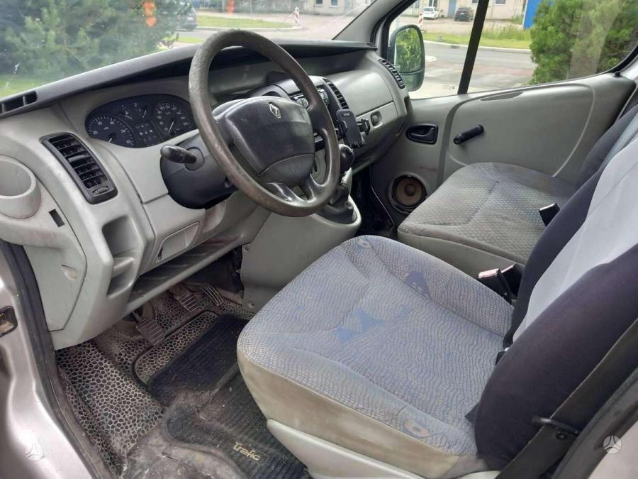 Grey Renault Trafic 2006 in Ukmerge, with an engine capacity of 1.90 L and mileage of 200 thousand km for 2500 €, photo 10 on AUTOMOTO.COM.LV