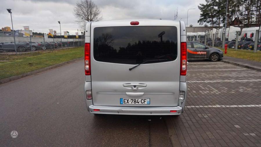 Grey Renault Trafic 2007 in Vilnius, with an engine capacity of 2.46 L and mileage of 275 thousand km for 5500 €, photo 6 on AUTOMOTO.COM.LV