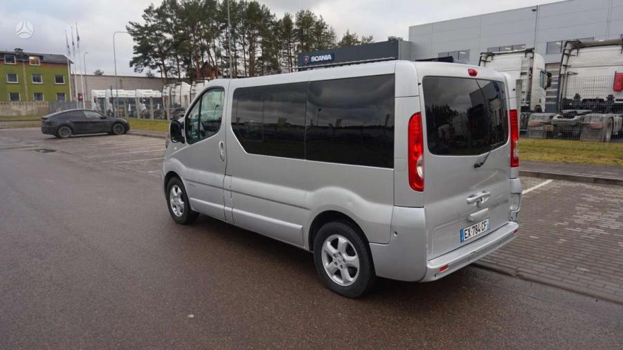 Grey Renault Trafic 2007 in Vilnius, with an engine capacity of 2.46 L and mileage of 275 thousand km for 5500 €, photo 7 on AUTOMOTO.COM.LV