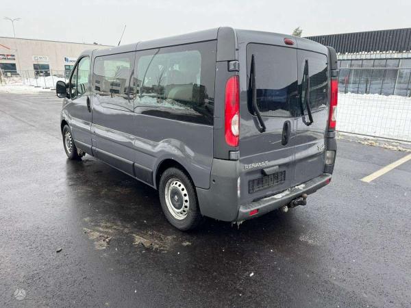 Pelēks Renault Trafic 2007 Kauņa, ar dzinēja tilpumu 2.50 L un nobraukumu 389 tūkst. km par 4500 €, foto 5 vietnē AUTOMOTO.COM.LV