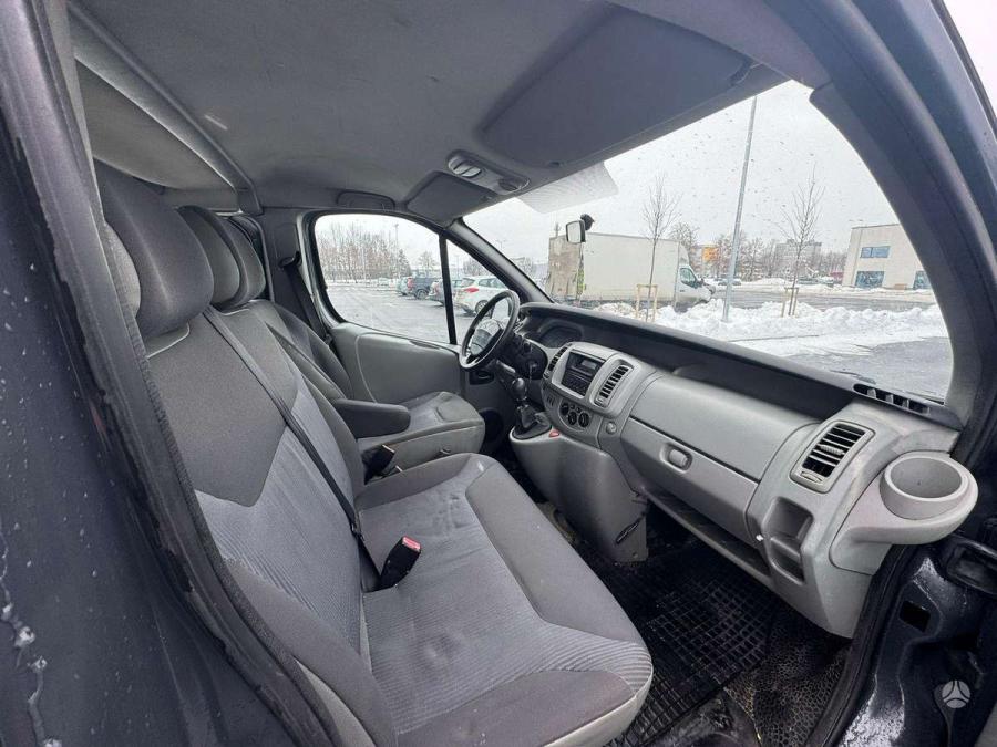 Pelēks Renault Trafic 2007 Kauņa, ar dzinēja tilpumu 2.50 L un nobraukumu 389 tūkst. km par 4500 €, foto 9 vietnē AUTOMOTO.COM.LV