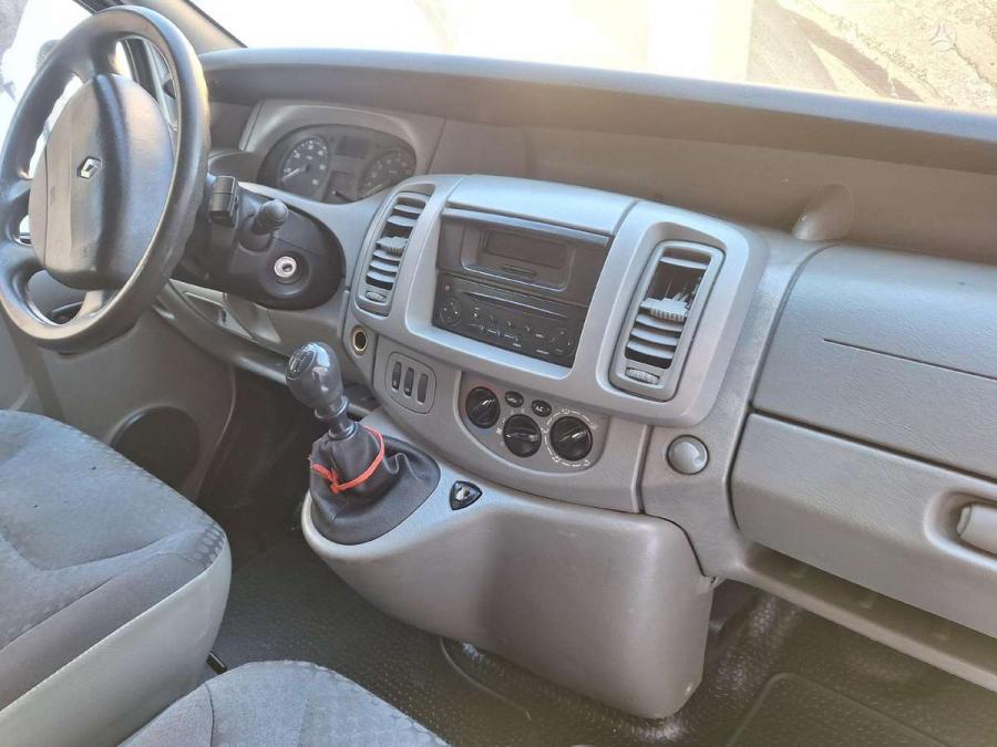 Pelēks Renault Trafic 2007 Kelmė, ar dzinēja tilpumu 2.00 L un nobraukumu 330 tūkst. km par 5200 €, foto 10 vietnē AUTOMOTO.COM.LV