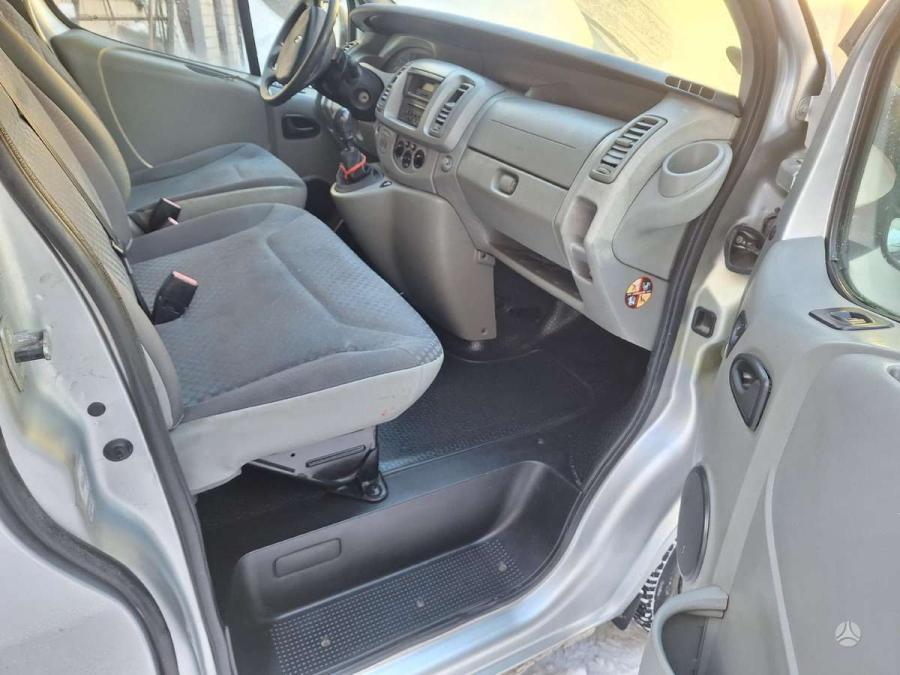Pelēks Renault Trafic 2007 Kelmė, ar dzinēja tilpumu 2.00 L un nobraukumu 330 tūkst. km par 5200 €, foto 11 vietnē AUTOMOTO.COM.LV