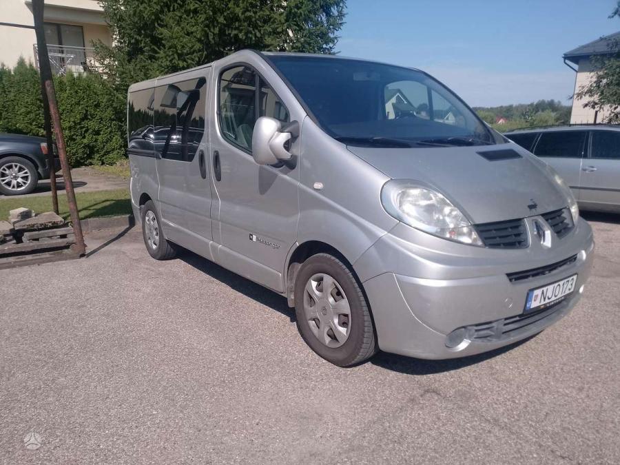 Grey Renault Trafic 2007 in Druskininkai, with an engine capacity of 2.00 L and mileage of 298 thousand km for 4850 €, photo 1 on AUTOMOTO.COM.LV