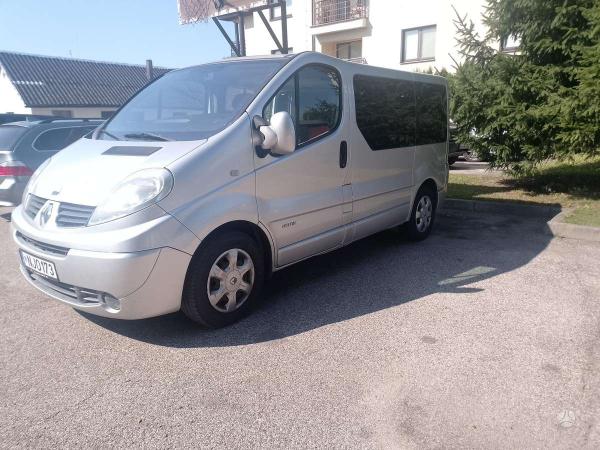 Renault Trafic 2007 in Druskininkai on AUTOMOTO.COM.LV Grey Renault Trafic 2007 in Druskininkai, with an engine capacity of 2.00 L and mileage of 298 thousand km for 4850 €, photo 3 on AUTOMOTO.COM.LV