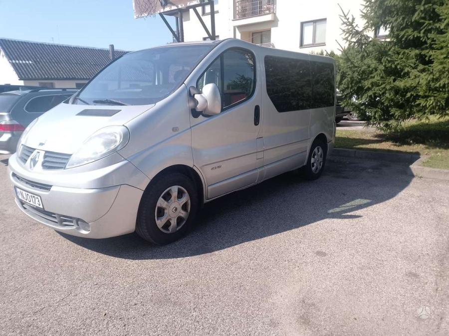 Grey Renault Trafic 2007 in Druskininkai, with an engine capacity of 2.00 L and mileage of 298 thousand km for 4850 €, photo 3 on AUTOMOTO.COM.LV
