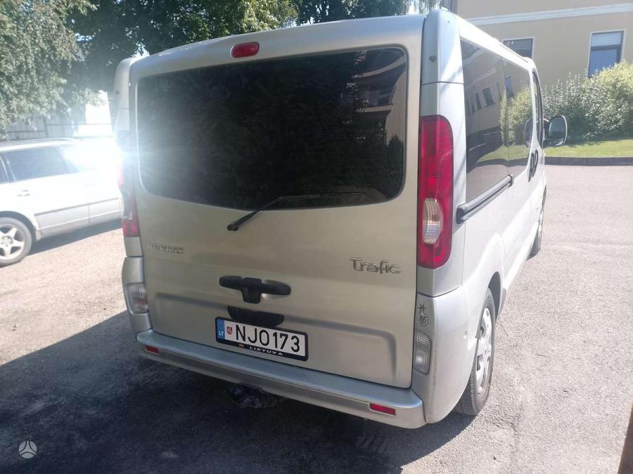 Grey Renault Trafic 2007 in Druskininkai, with an engine capacity of 2.00 L and mileage of 298 thousand km for 4850 €, photo 4 on AUTOMOTO.COM.LV