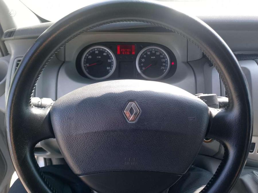 Grey Renault Trafic 2007 in Druskininkai, with an engine capacity of 2.00 L and mileage of 298 thousand km for 4850 €, photo 6 on AUTOMOTO.COM.LV