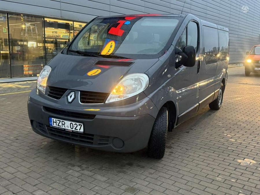 Grey Renault Trafic 2008 in Vilnius, with an engine capacity of 2.50 L and mileage of 398 thousand km for 4700 €, photo 1 on AUTOMOTO.COM.LV