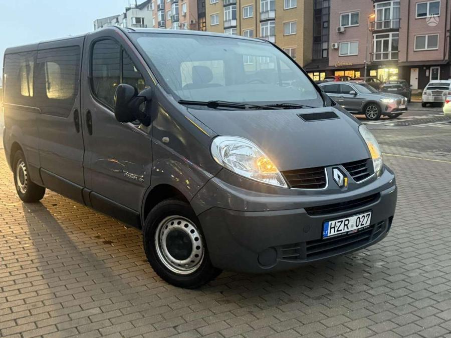 Grey Renault Trafic 2008 in Vilnius, with an engine capacity of 2.50 L and mileage of 398 thousand km for 4700 €, photo 2 on AUTOMOTO.COM.LV