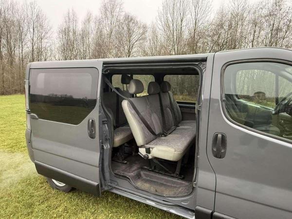 Pelēks Renault Trafic 2008 Viļņa, ar dzinēja tilpumu 2.50 L un nobraukumu 398 tūkst. km par 4700 €, foto 10 vietnē AUTOMOTO.COM.LV