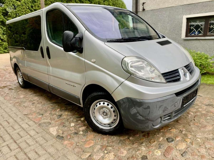 Grey Renault Trafic 2008 in Siauliai, with an engine capacity of 2.00 L and mileage of 350 thousand km for 4650 €, photo 3 on AUTOMOTO.COM.LV