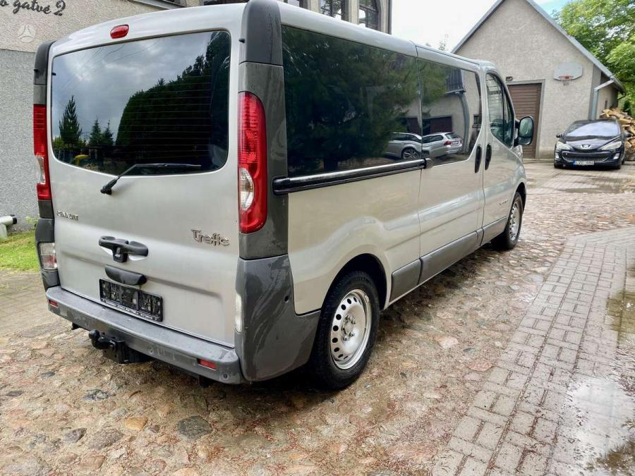 Grey Renault Trafic 2008 in Siauliai, with an engine capacity of 2.00 L and mileage of 350 thousand km for 4650 €, photo 6 on AUTOMOTO.COM.LV