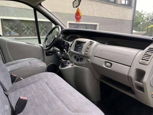 Grey Renault Trafic 2008 in Siauliai, with an engine capacity of 2.00 L and mileage of 350 thousand km for 4650 €, photo 7 on AUTOMOTO.COM.LV