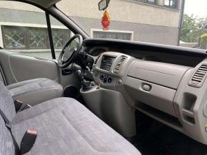 Grey Renault Trafic 2008 in Siauliai, with an engine capacity of 2.00 L and mileage of 350 thousand km for 4650 €, photo 8 on AUTOMOTO.COM.LV