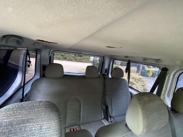 Grey Renault Trafic 2008 in Siauliai, with an engine capacity of 2.00 L and mileage of 350 thousand km for 4650 €, photo 9 on AUTOMOTO.COM.LV
